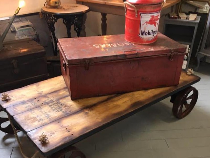 Margo & Evie (1) - The Heart of the Shires shopping village